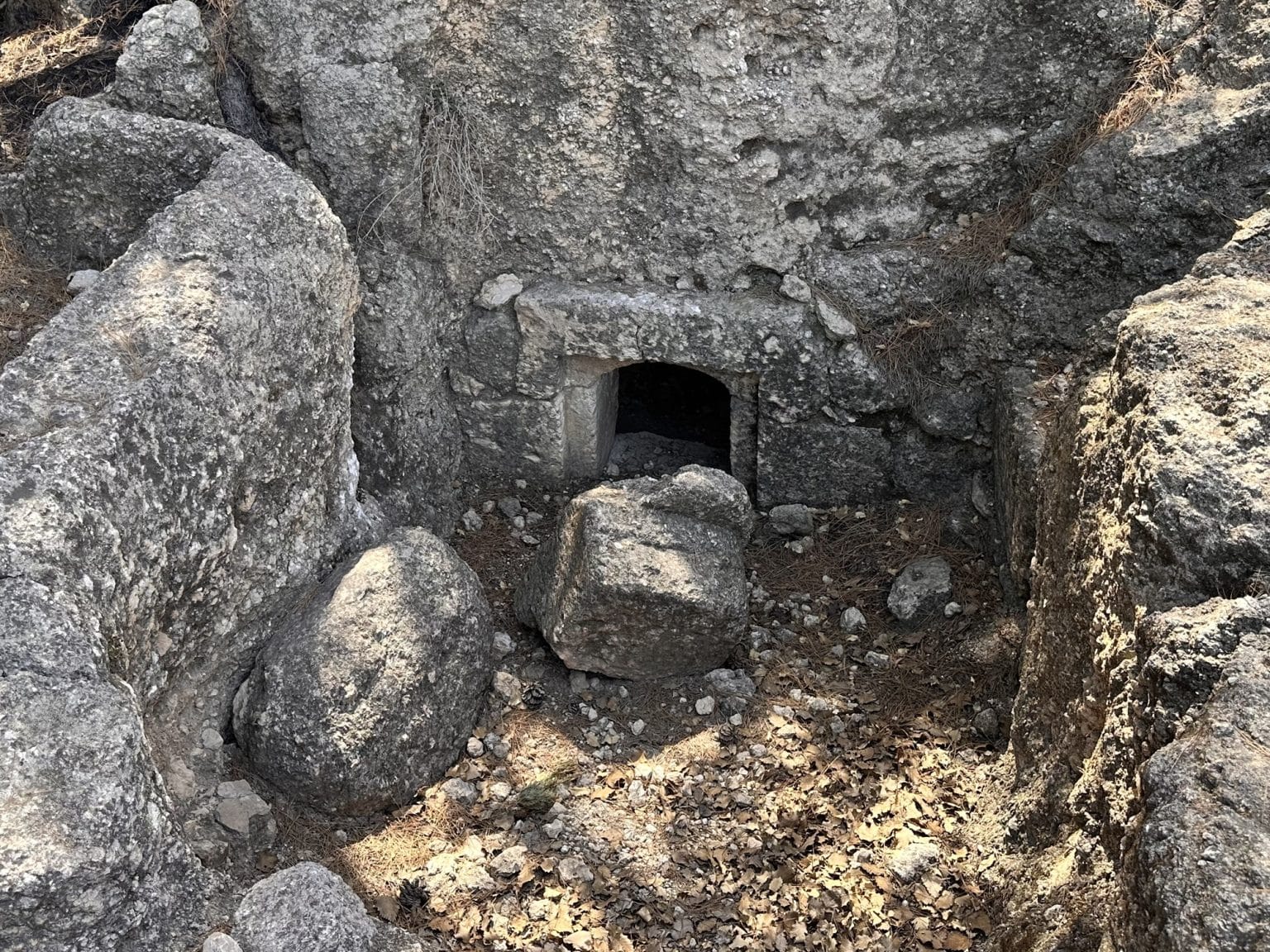 Was the Stone that Sealed Jesus’ Tomb Round or Square? | Danny The Digger
